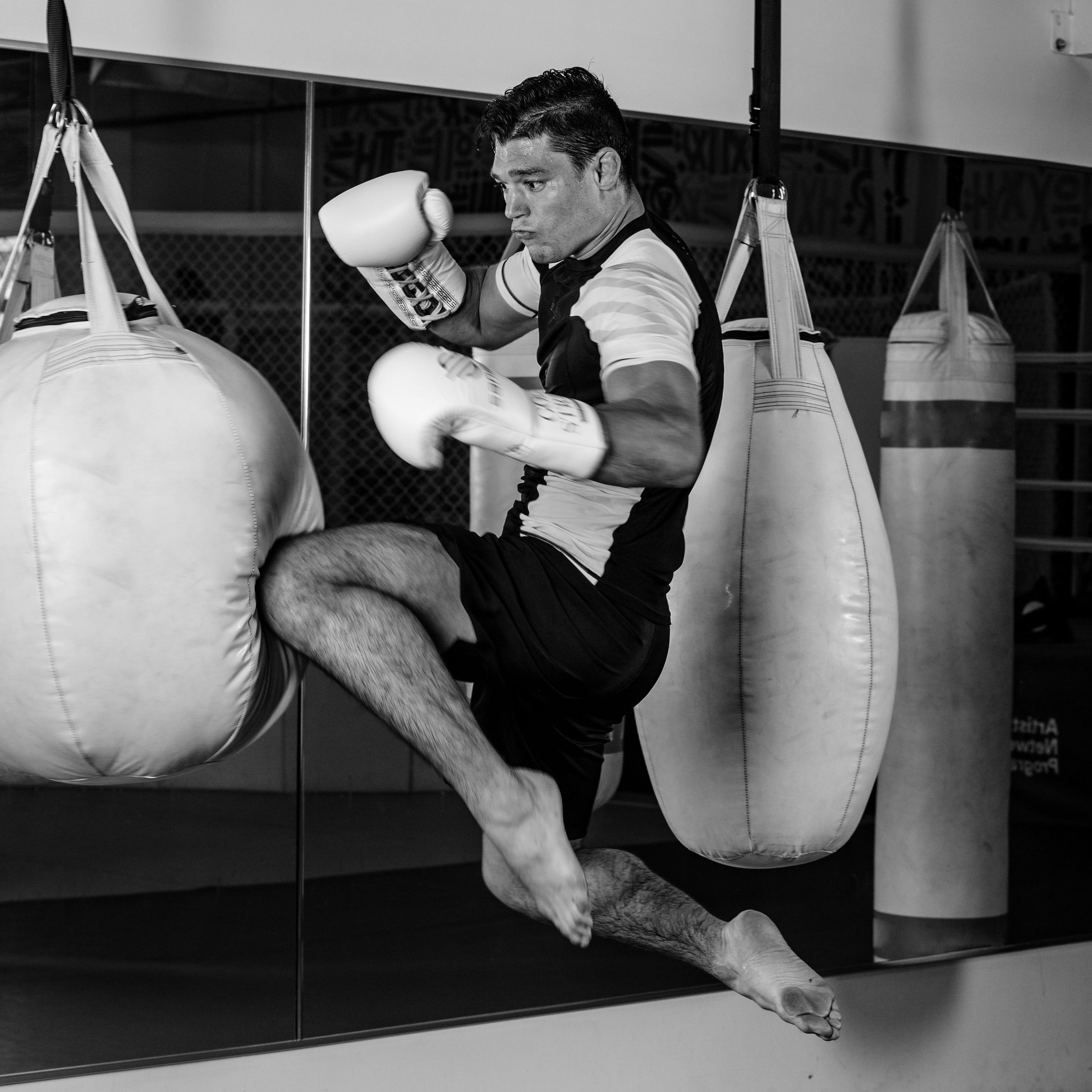 Basic Striking: Knee Strikes – Sanabul